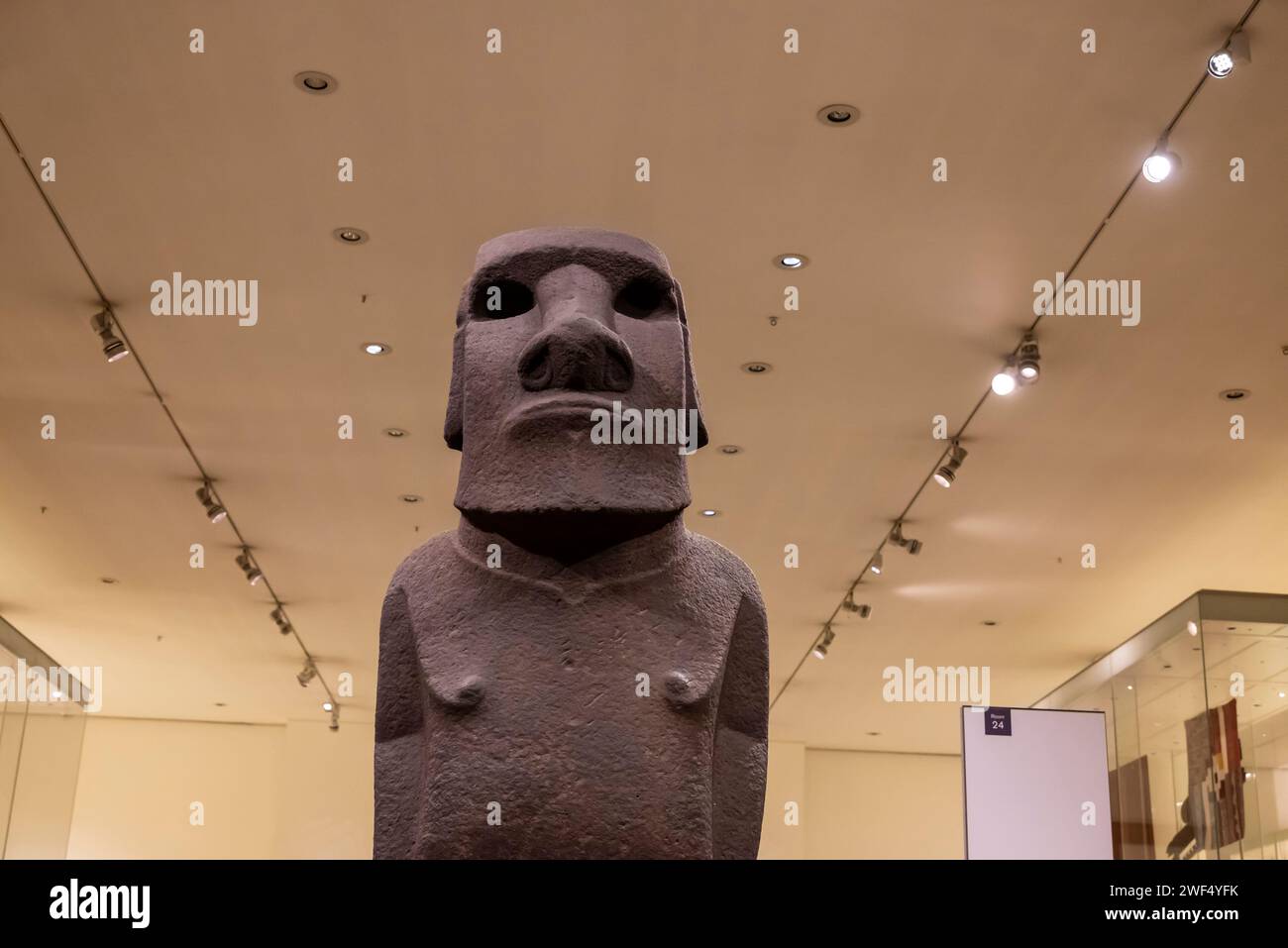 Hoa Hakananai'a moai, a megalithic statue from Rapa Nui (Easter Island ...
