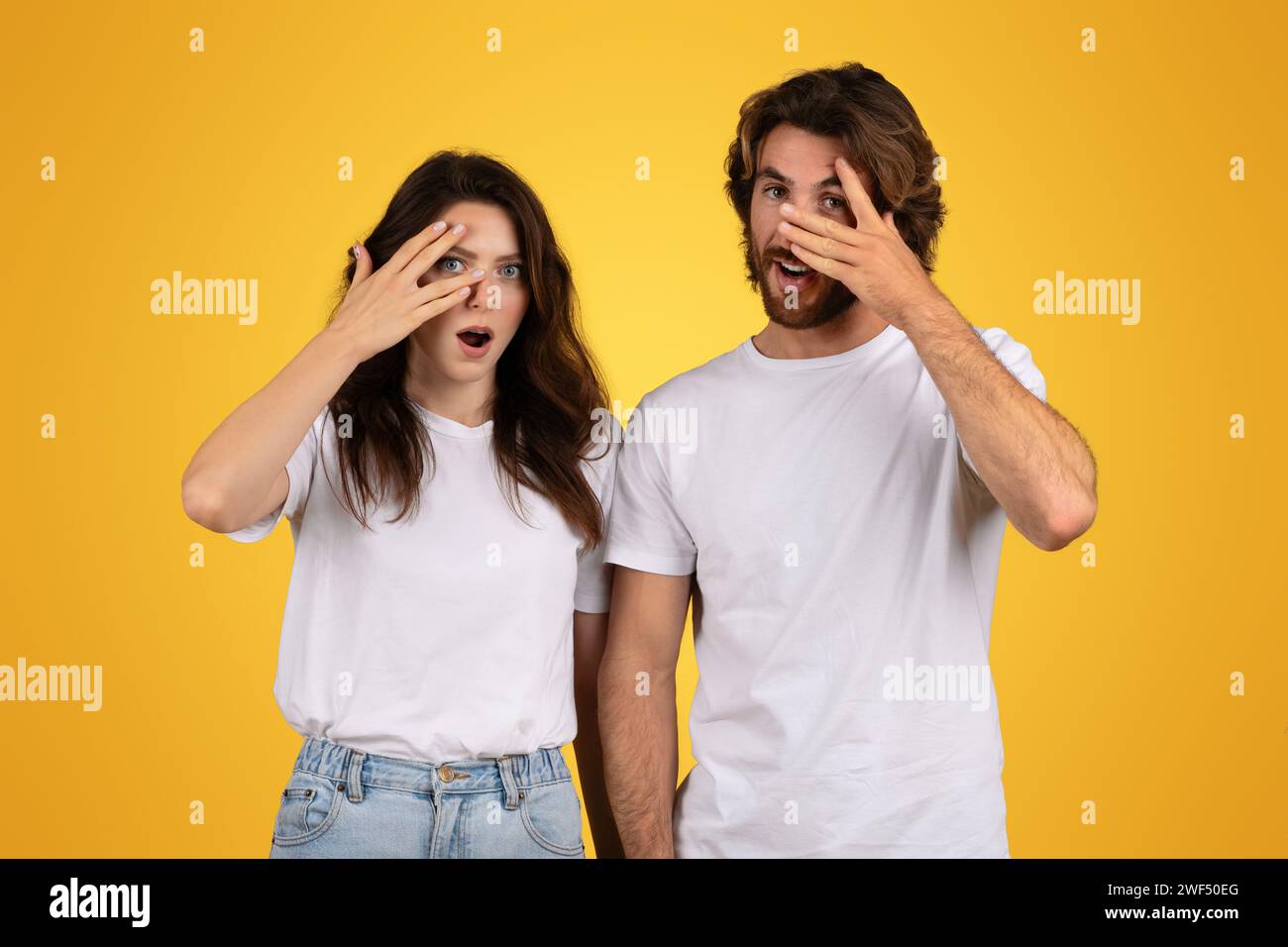 Shocked couple cut out hi-res stock photography and images - Alamy