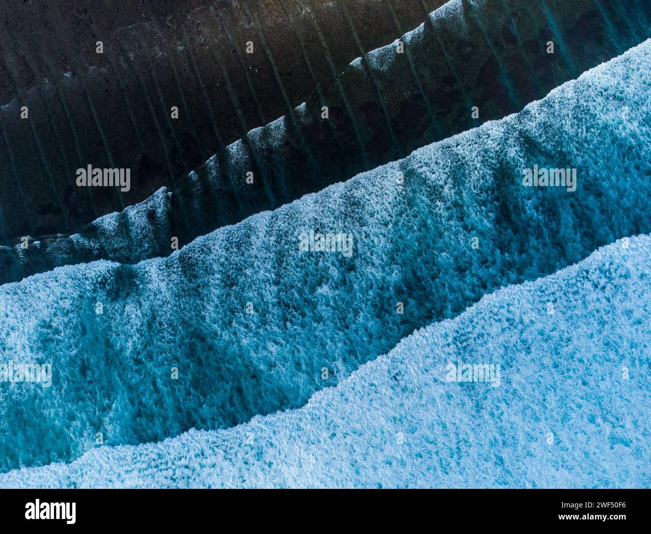 Waves breaking aerial hi-res stock photography and images - Alamy