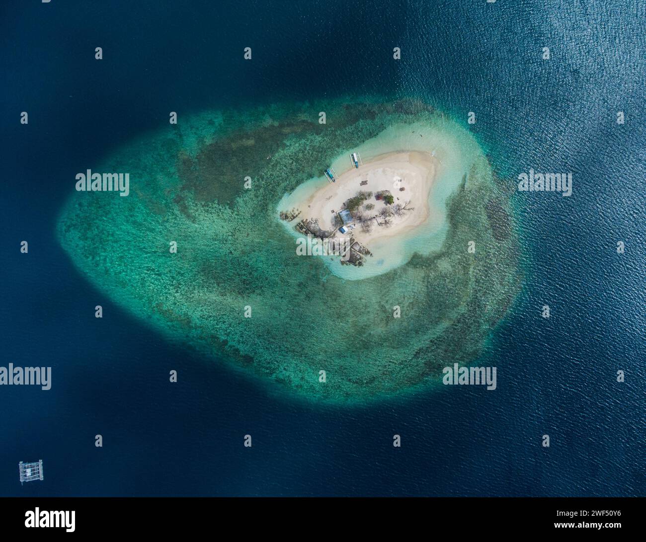 Uninhabited island aerial hi-res stock photography and images - Alamy