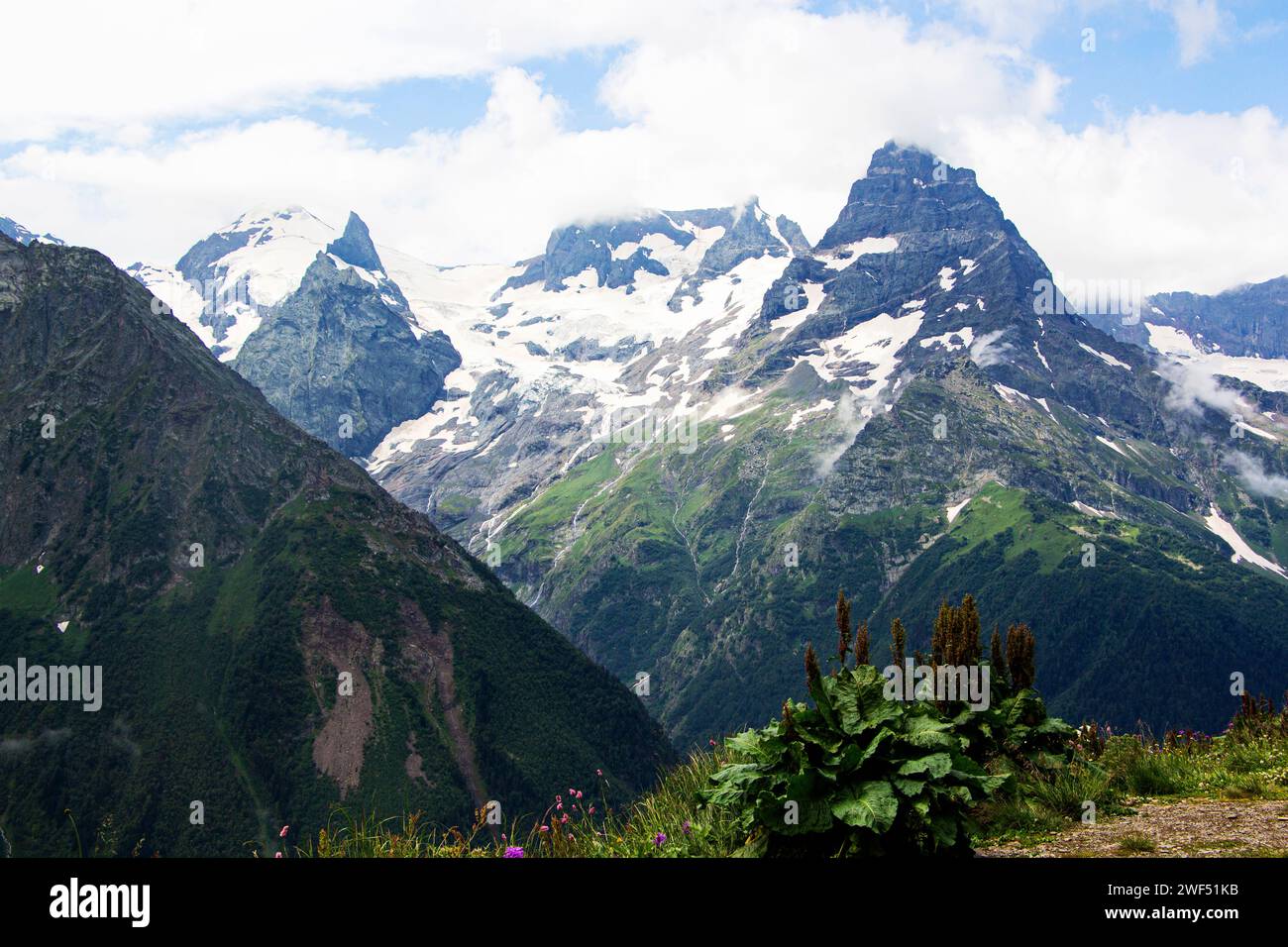 Caucasus mountains beautiful winter hi-res stock photography and images ...