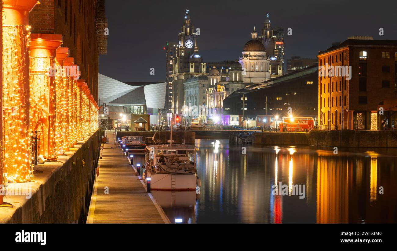 Liverpool dock buildings hi-res stock photography and images - Alamy
