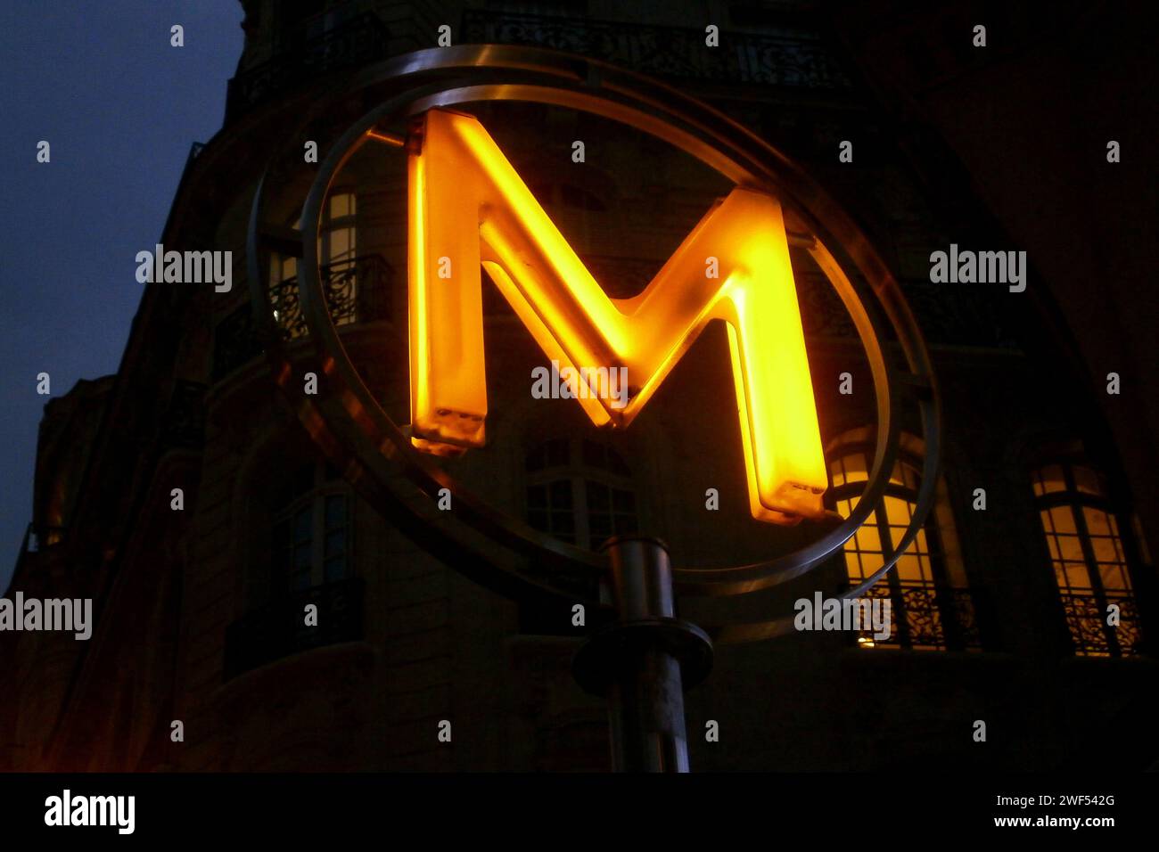 Traditional yellow Paris Metro sign lite in the dark Stock Photo - Alamy