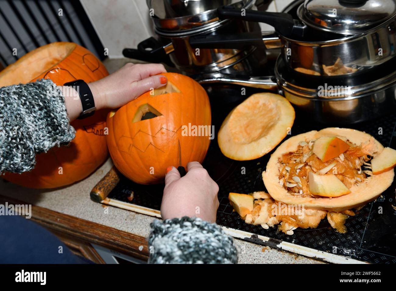 Carving knife hi hi-res stock photography and images - Alamy