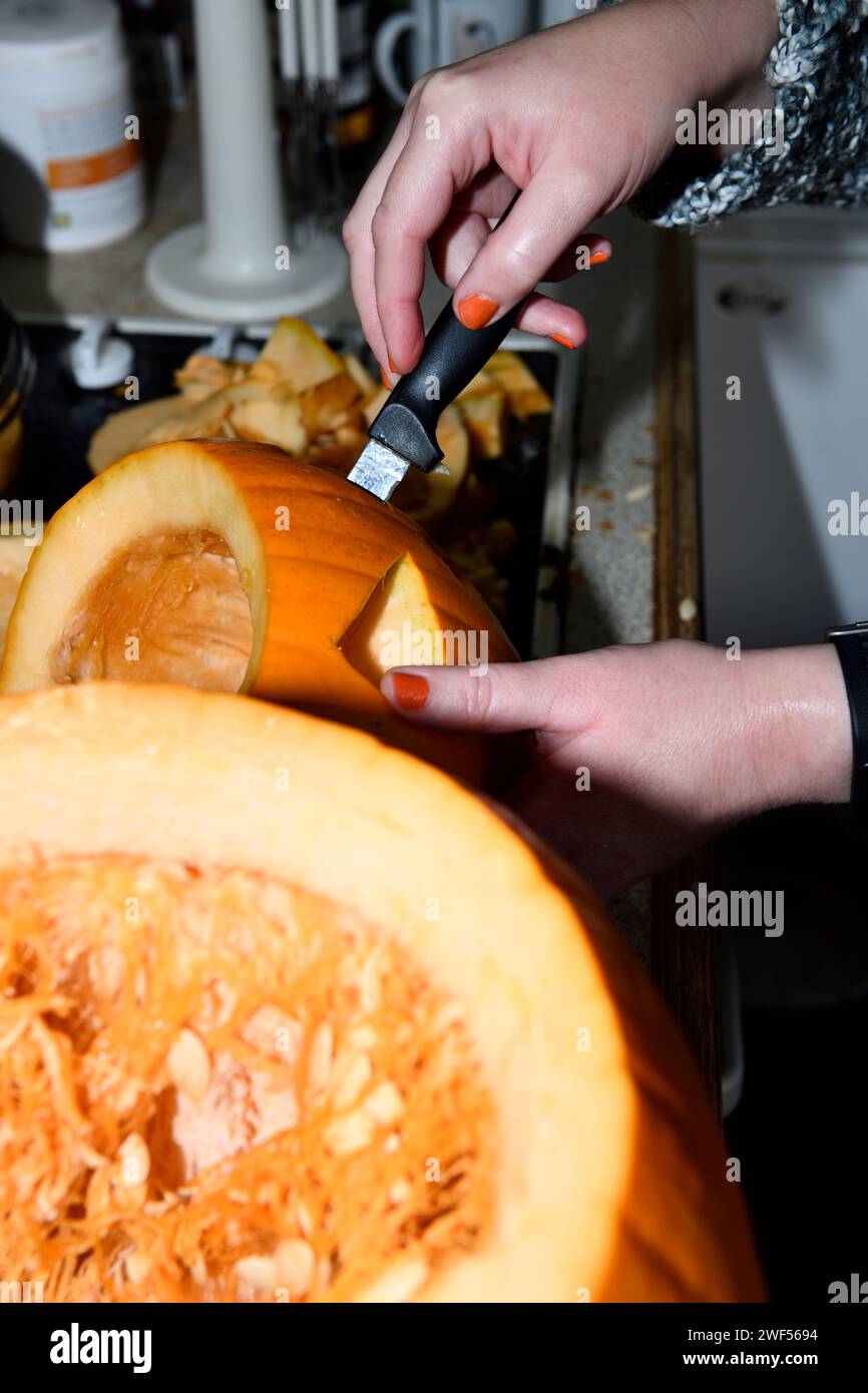 Thumbs hi res hi-res stock photography and images - Alamy