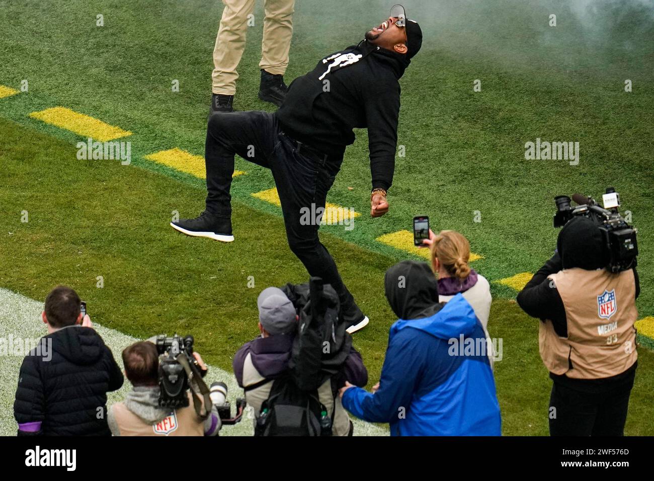 Former Baltimore Ravens player Ray Lewis dances before an AFC ...
