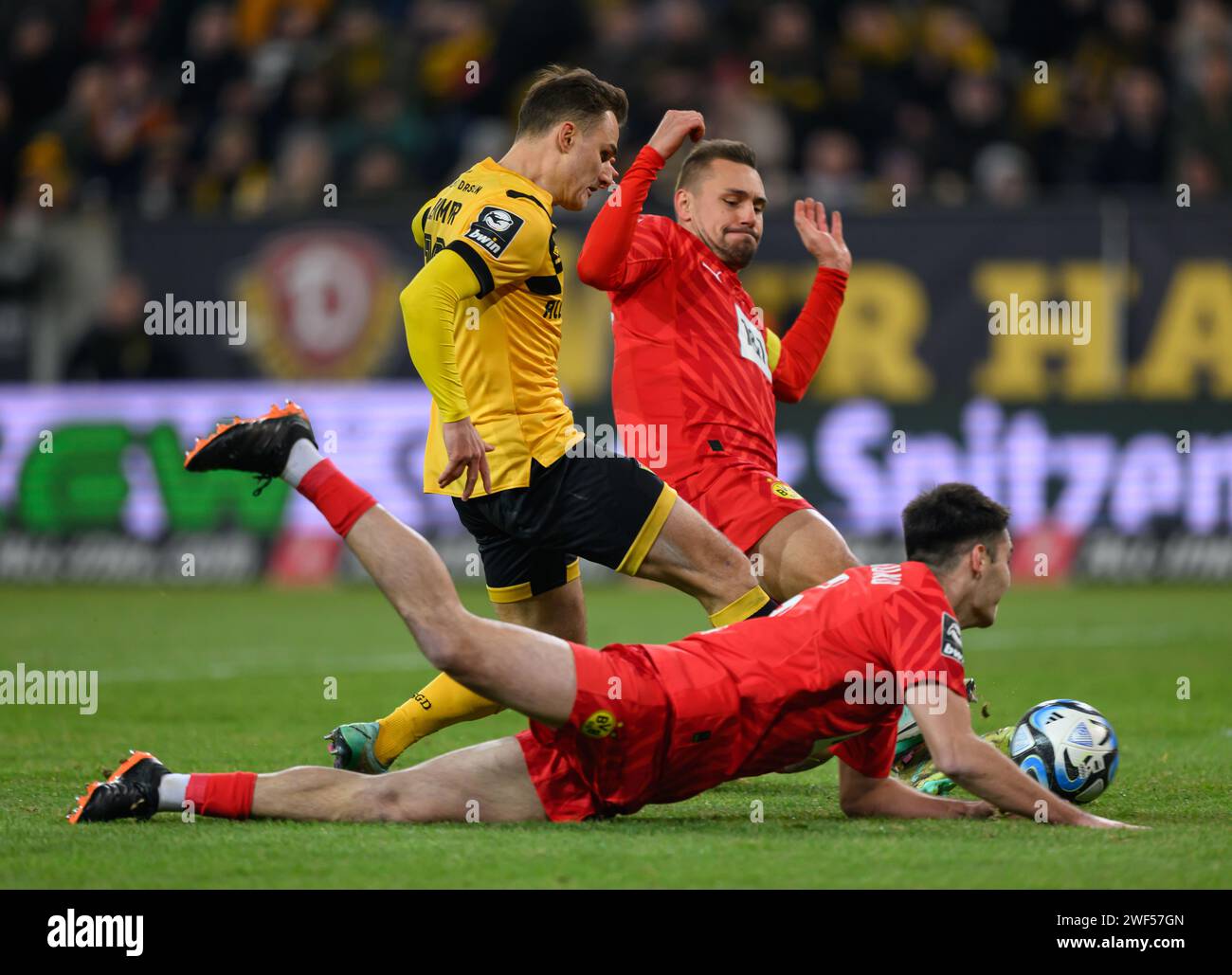 Dresden, Germany. 28th Jan, 2024. Soccer: 3rd division, SG Dynamo ...