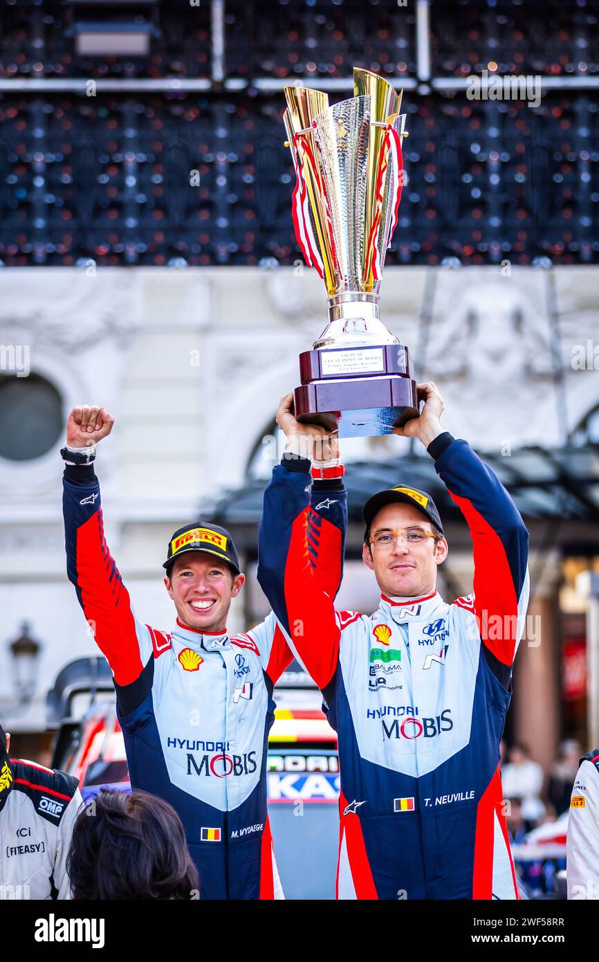 NEUVILLE Thierry, WYDAEGHE Martijn, Hyundai I20 Rally1, podium ...