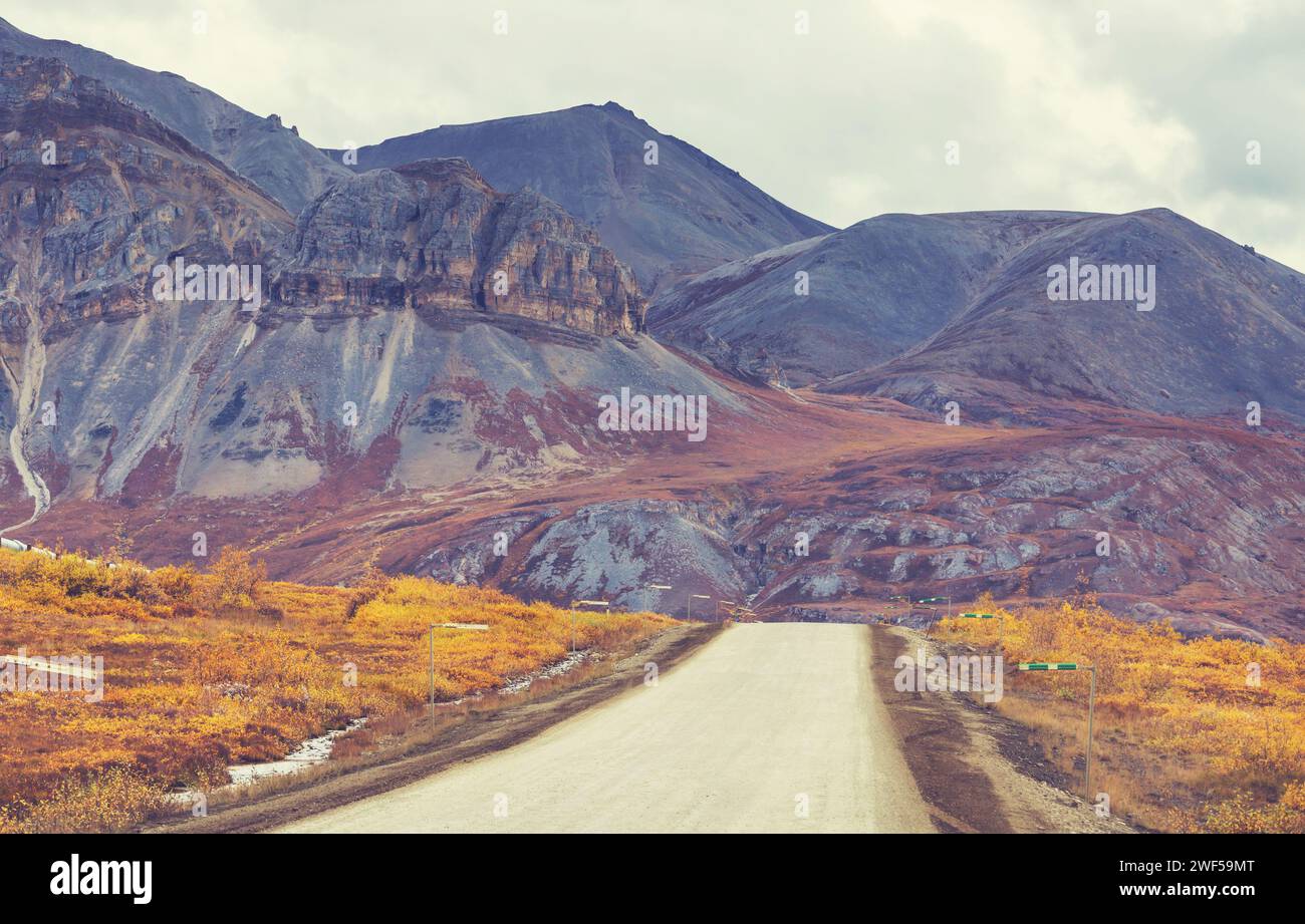 Dalton Highway in Alaska in the autumn season Stock Photo - Alamy