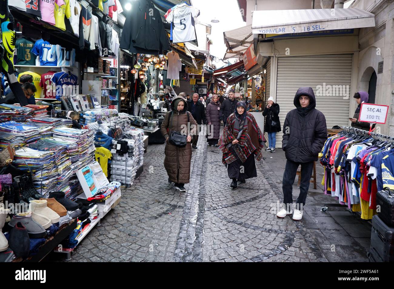 Istanbul, Turkey. 28th Jan, 2024. People in the old market of Istanbul ...