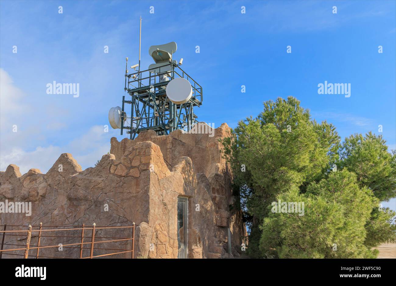 Early warning radars hi-res stock photography and images - Alamy