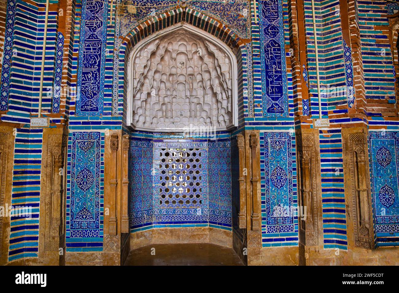 Blue mosque interior mihrab hi-res stock photography and images - Alamy