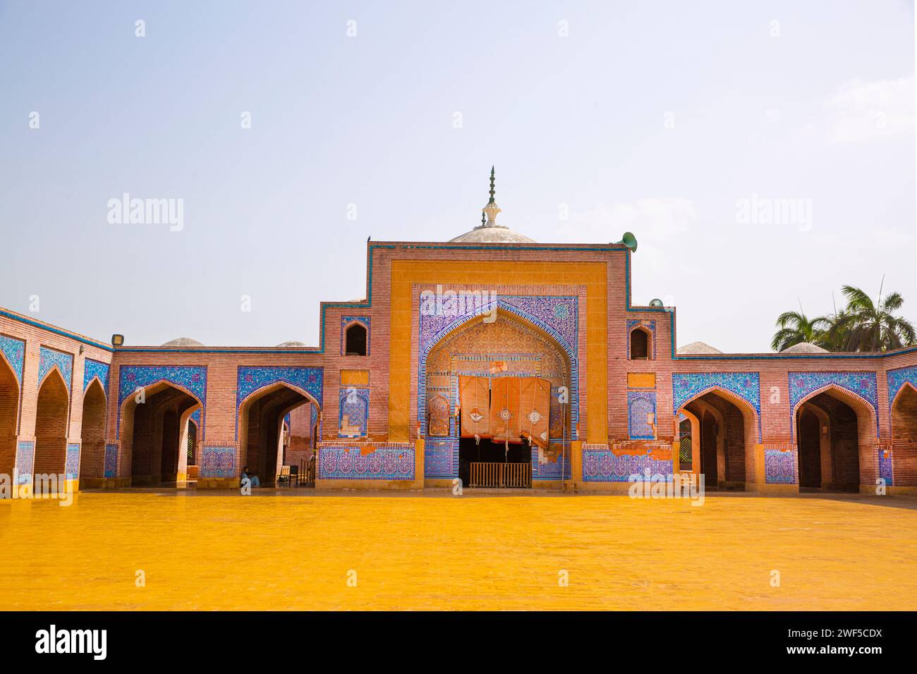 Shah Jahan Mosque in Thatta, Pakistan. Beautiful exterior walls of ...