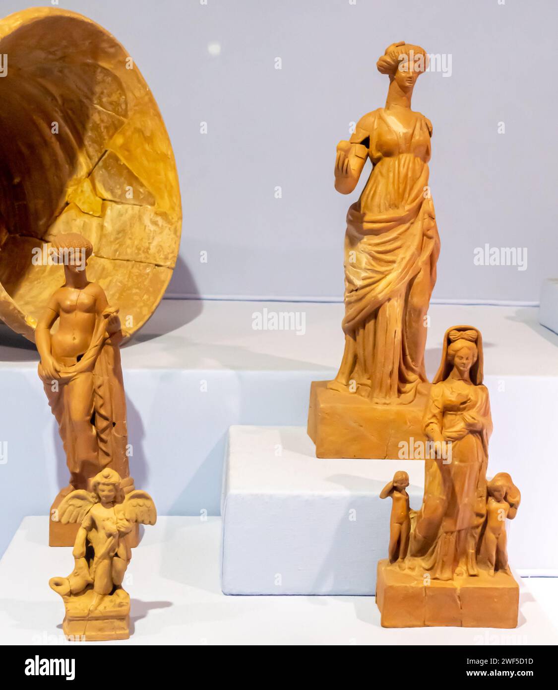 Ancient roman women statues hi-res stock photography and images - Alamy