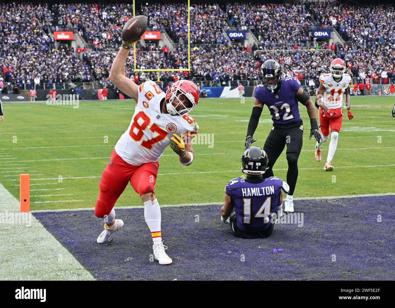 Mahomes kelce 2024 hi-res stock photography and images - Alamy