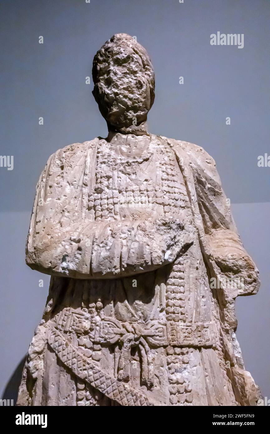 Statues of roman soldiers hi-res stock photography and images - Alamy