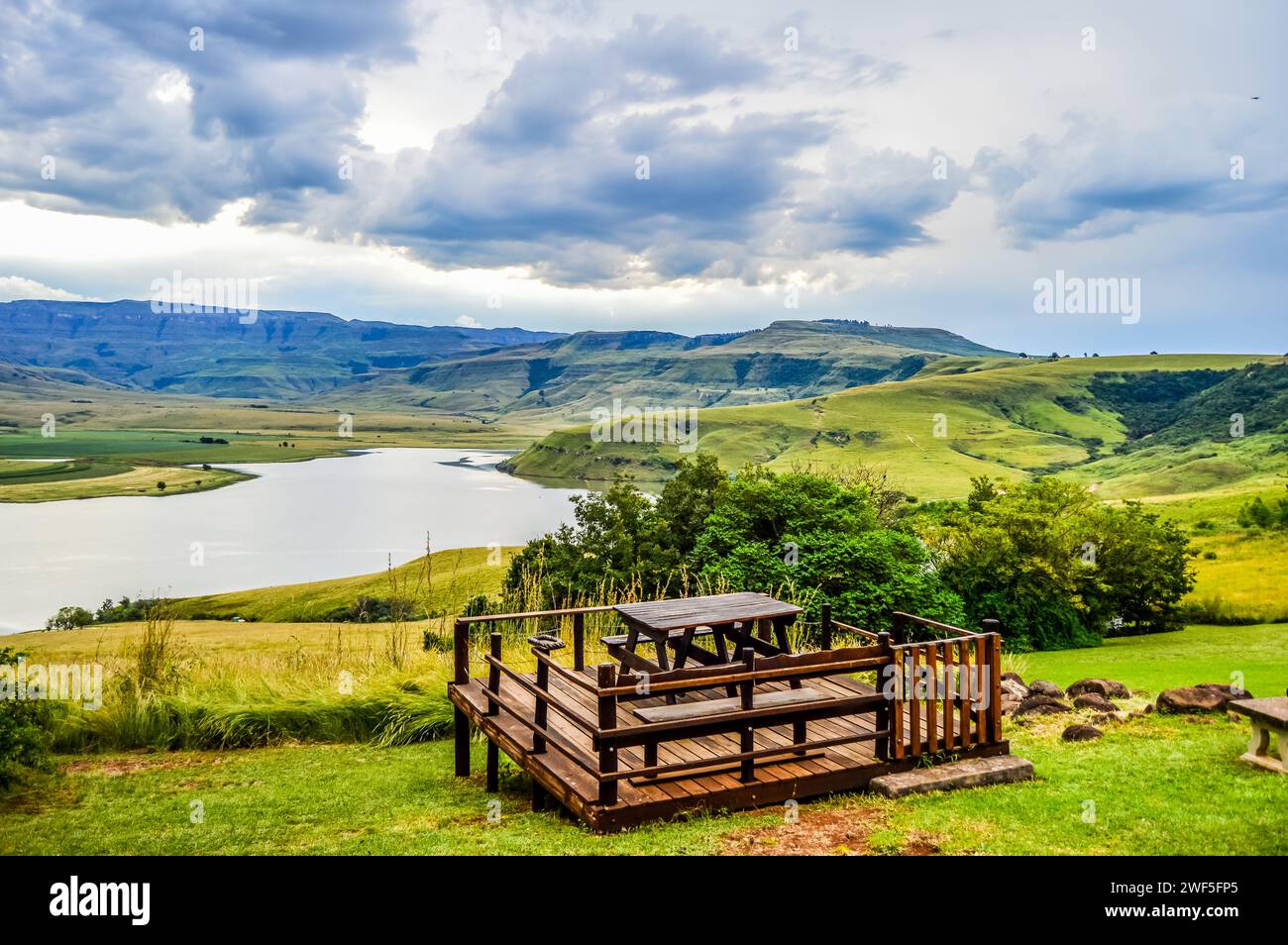Drakensberg mountain escarpment and bell park dam around Cathkin peak ...