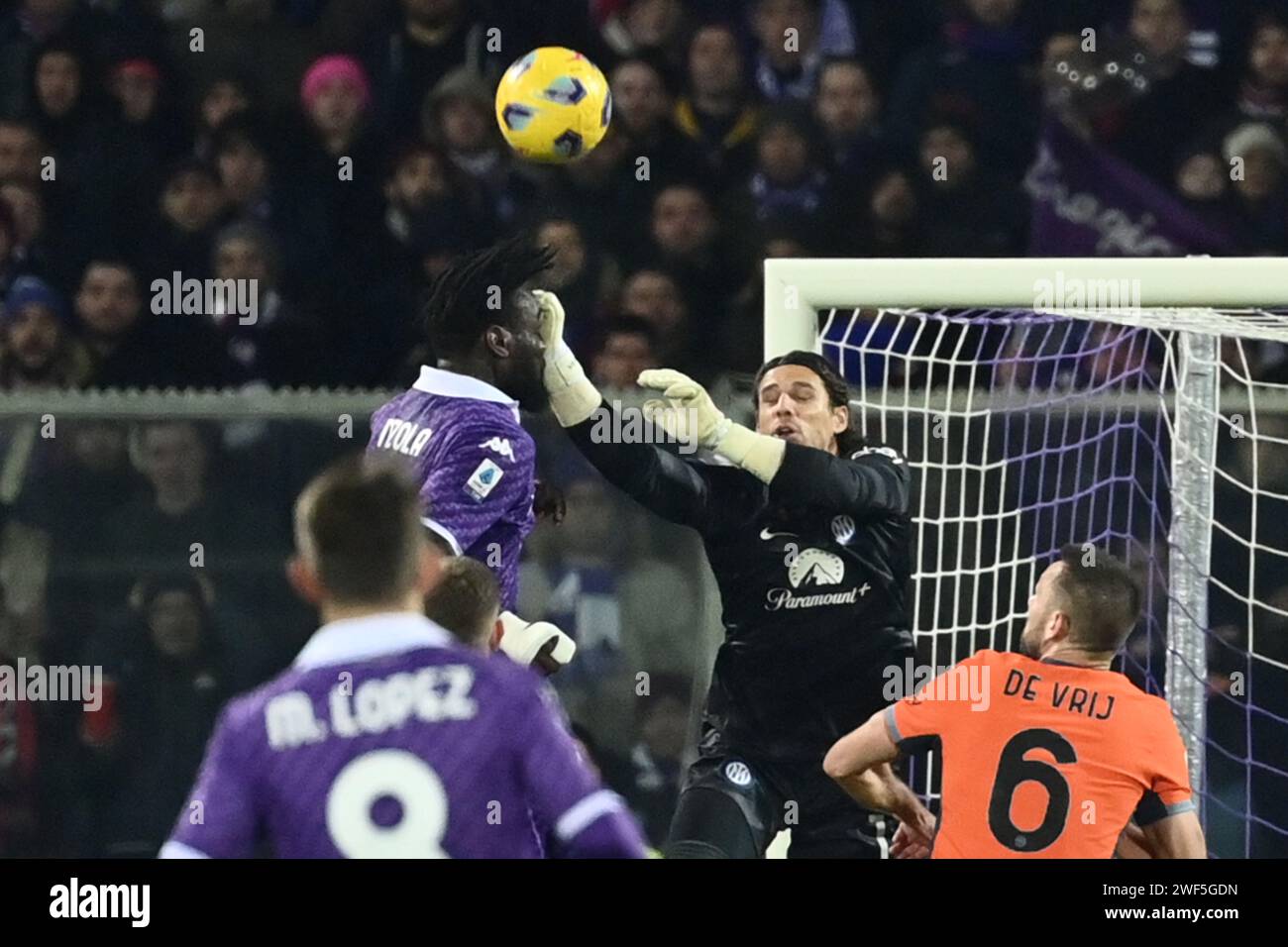 Fallo da calcio di rigore hi-res stock photography and images - Alamy