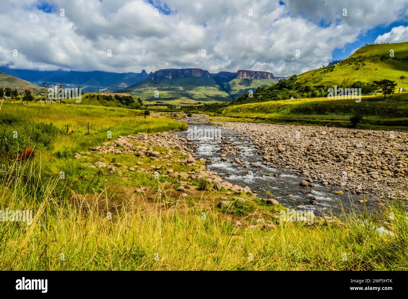 Royal amphitheatre of Drakensberg mountains on a cloudy overcast day ...