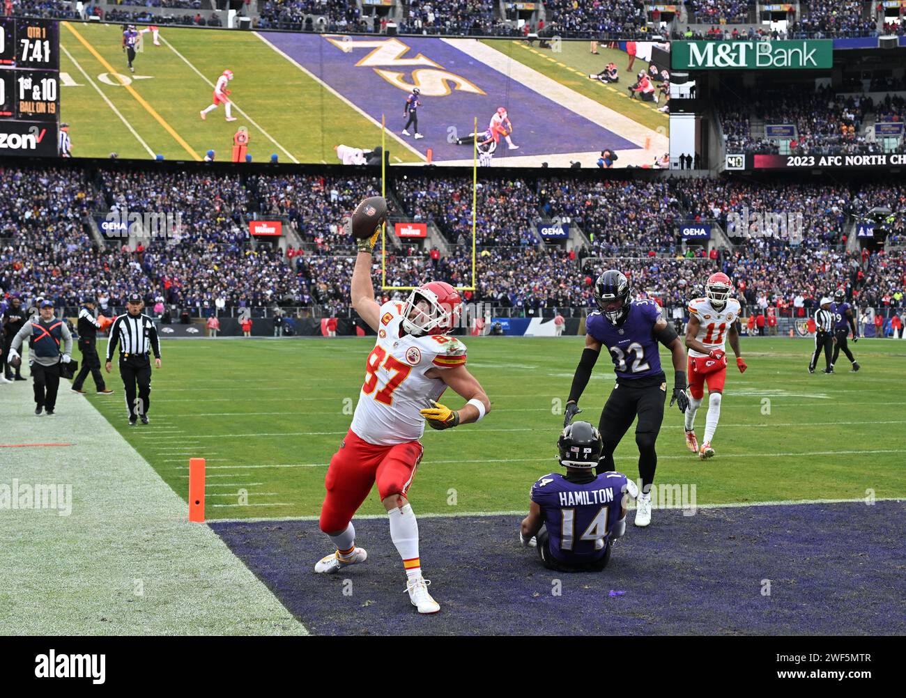 Mahomes kelce 2024 hi-res stock photography and images - Alamy
