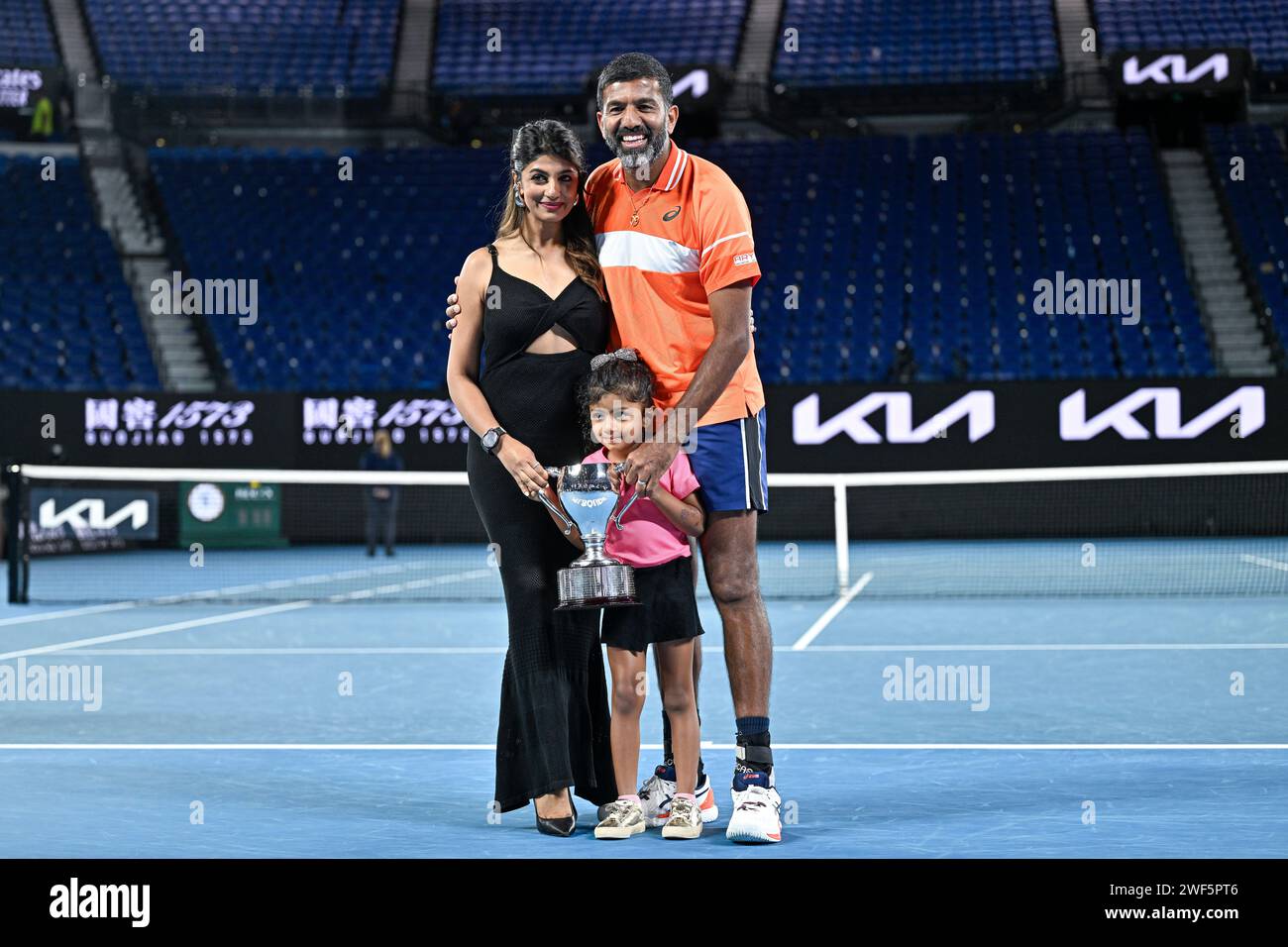 Paris, France. 27th Jan, 2024. Rohan Bopanna with his wife Supriya ...