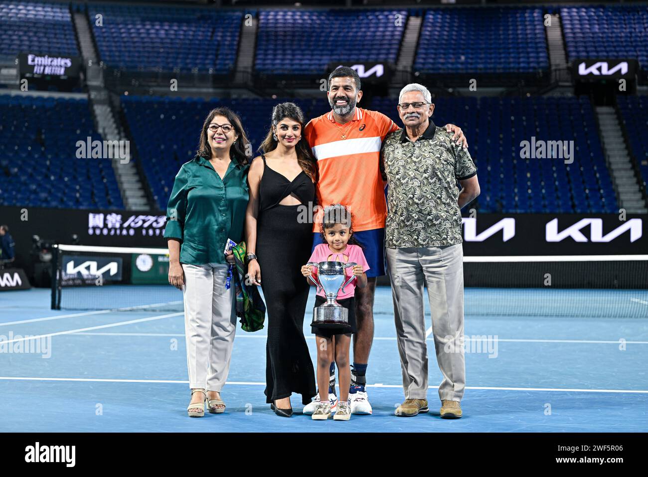 Paris, France. 27th Jan, 2024. Rohan Bopanna with his wife Supriya ...