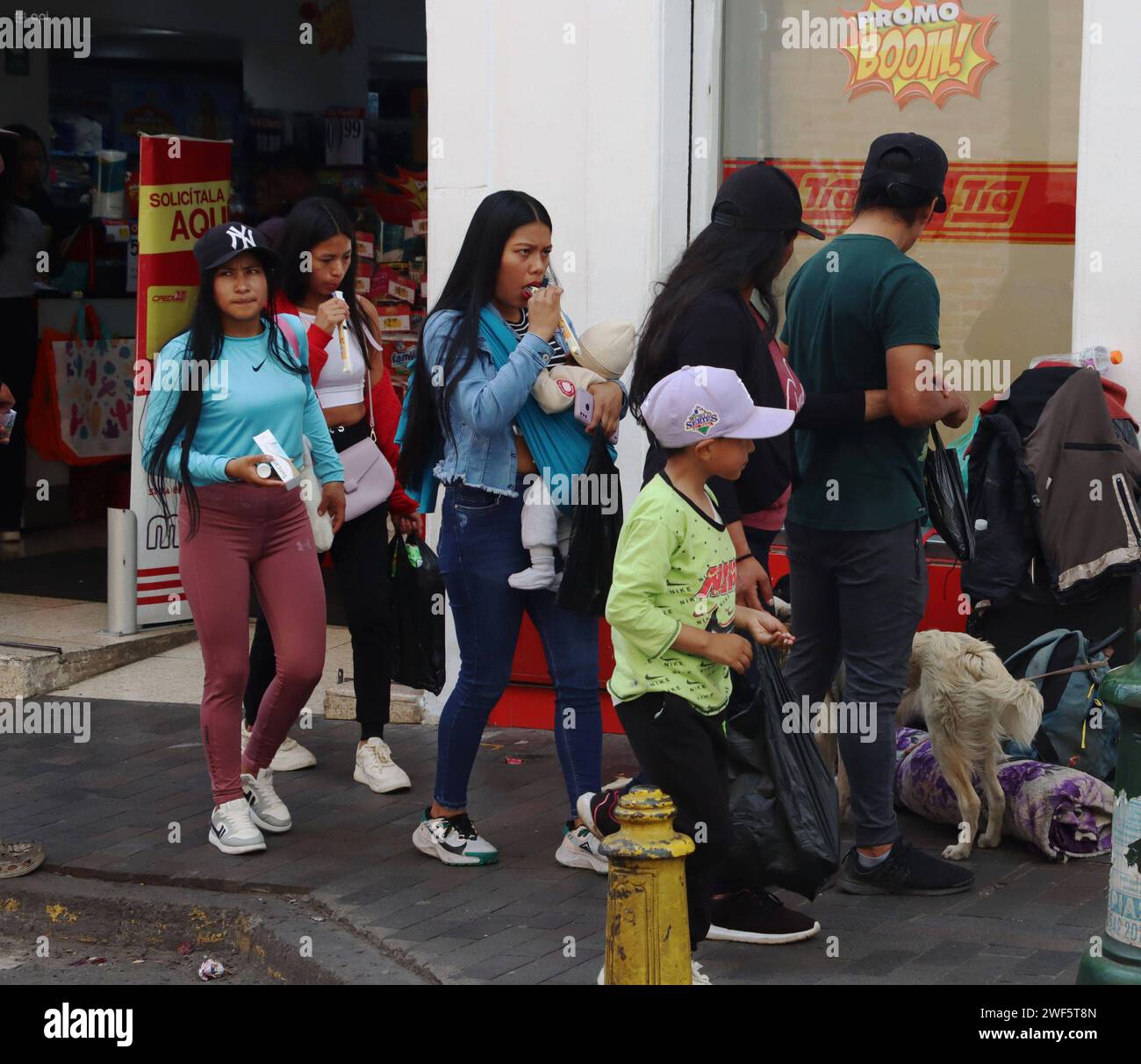 Clima en ecuador hi-res stock photography and images - Alamy