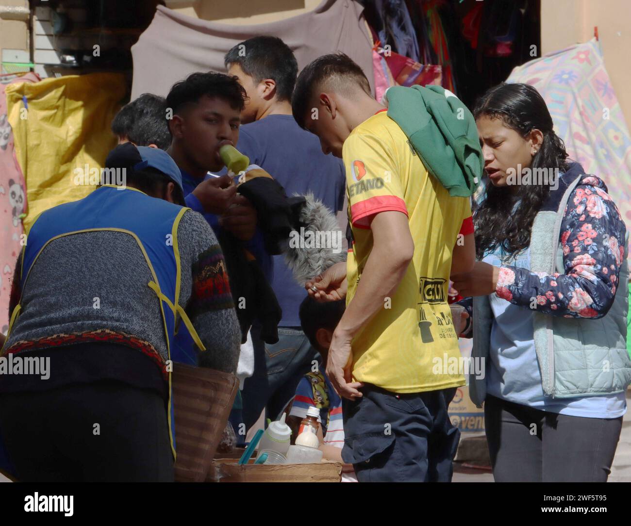 Clima en ecuador hi-res stock photography and images - Alamy