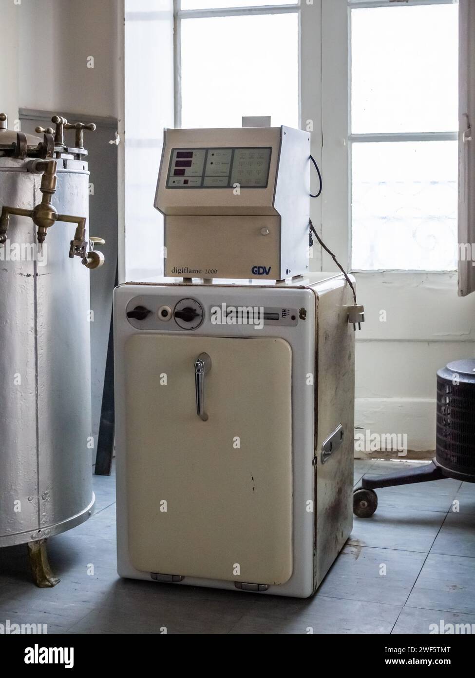 Vintage old medical device in an exhibition of old medical devices ...