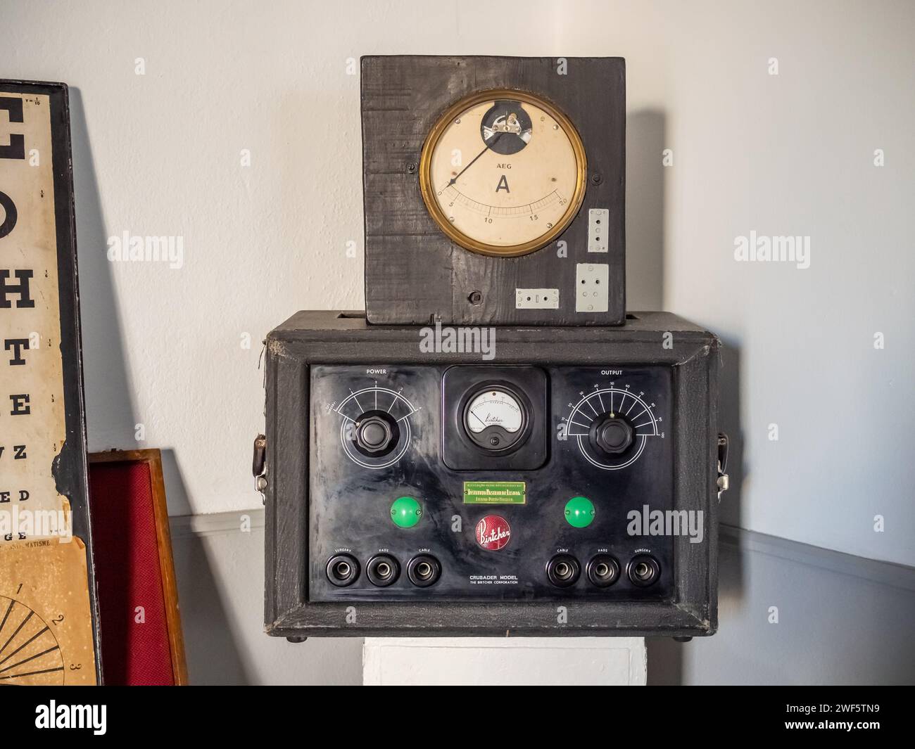 Vintage old medical device in an exhibition of old medical devices ...