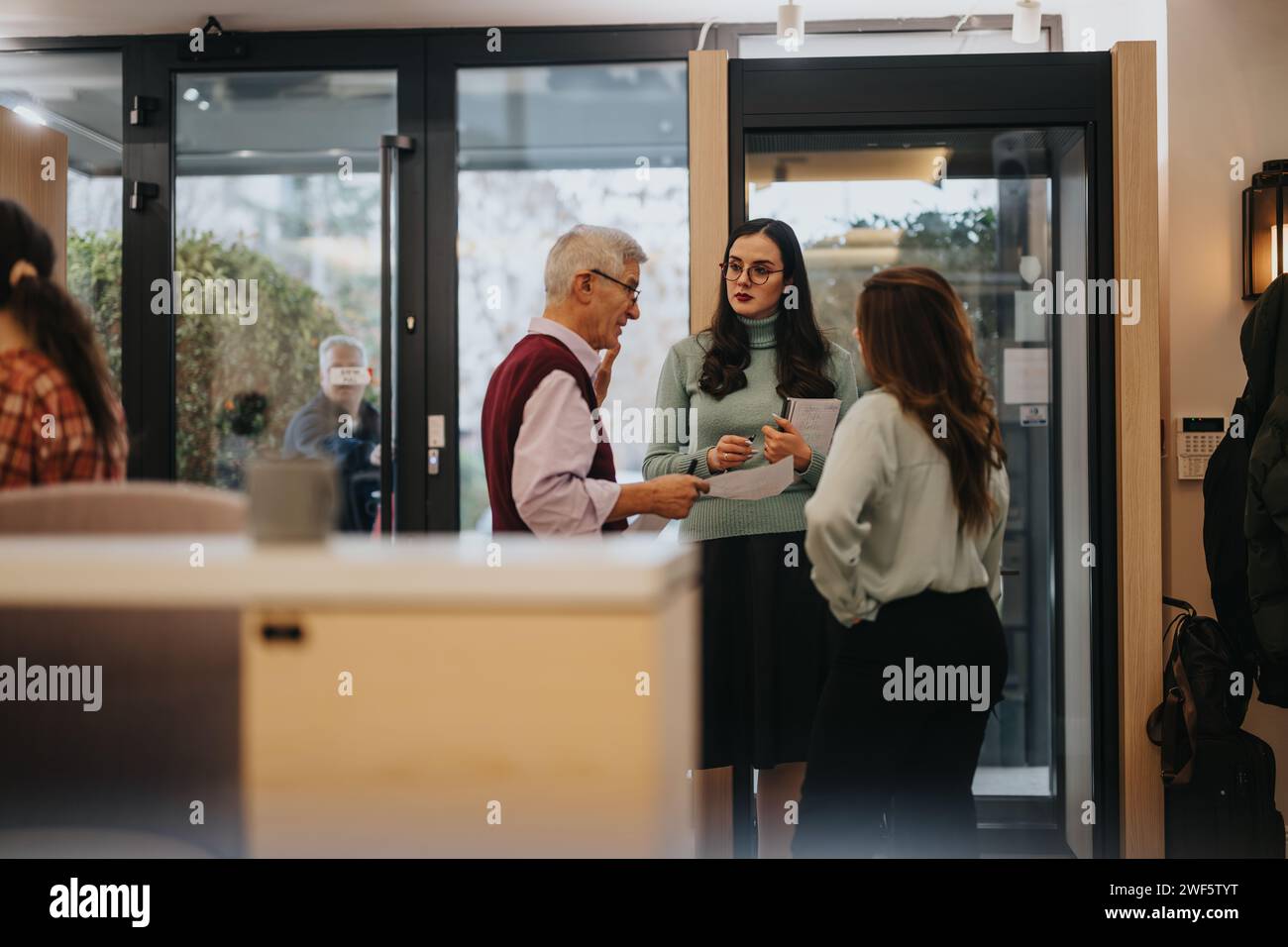 Teamwork ambiance hi-res stock photography and images - Alamy