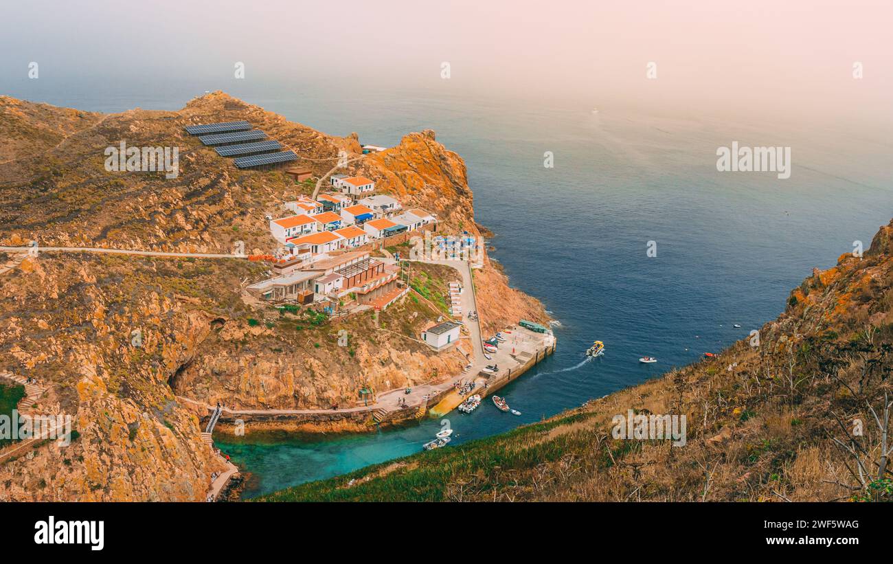 Harbour island rental boats hi-res stock photography and images - Alamy