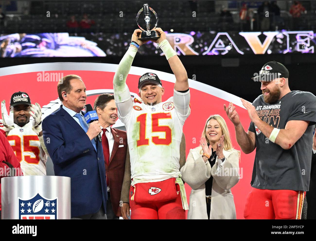 Patrick mahomes 2024 trophy hi-res stock photography and images - Alamy
