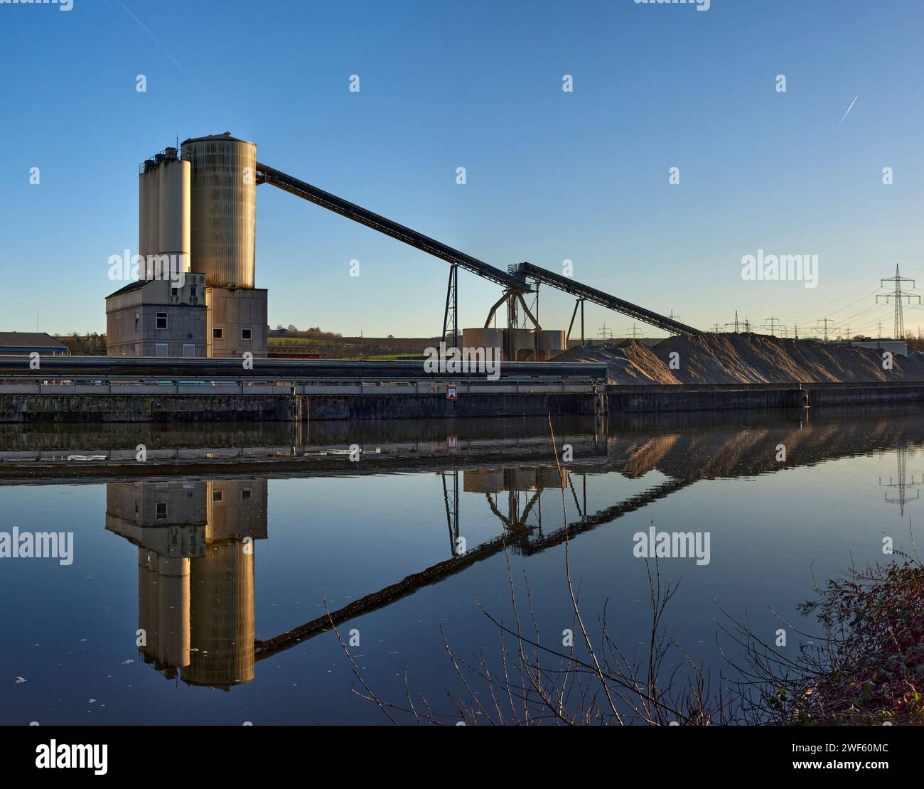 Riverfront facilities hi-res stock photography and images - Alamy