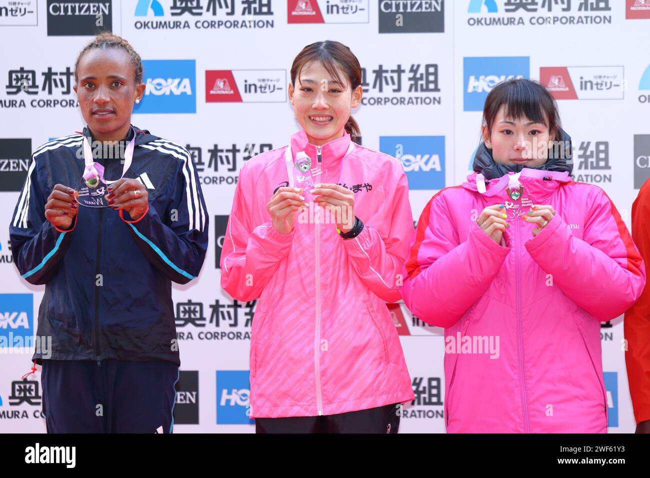 Osaka, Japan. 28th Jan, 2024. (L-R) Workenesh Edesa Eth (ETH), Honami ...
