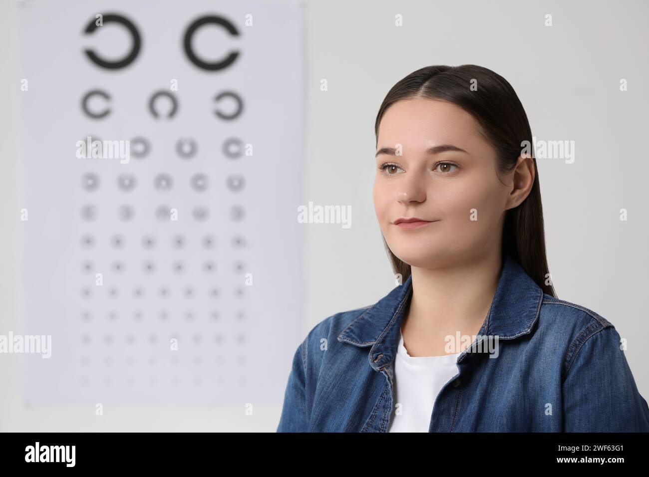 Vision testing chart hi-res stock photography and images - Alamy