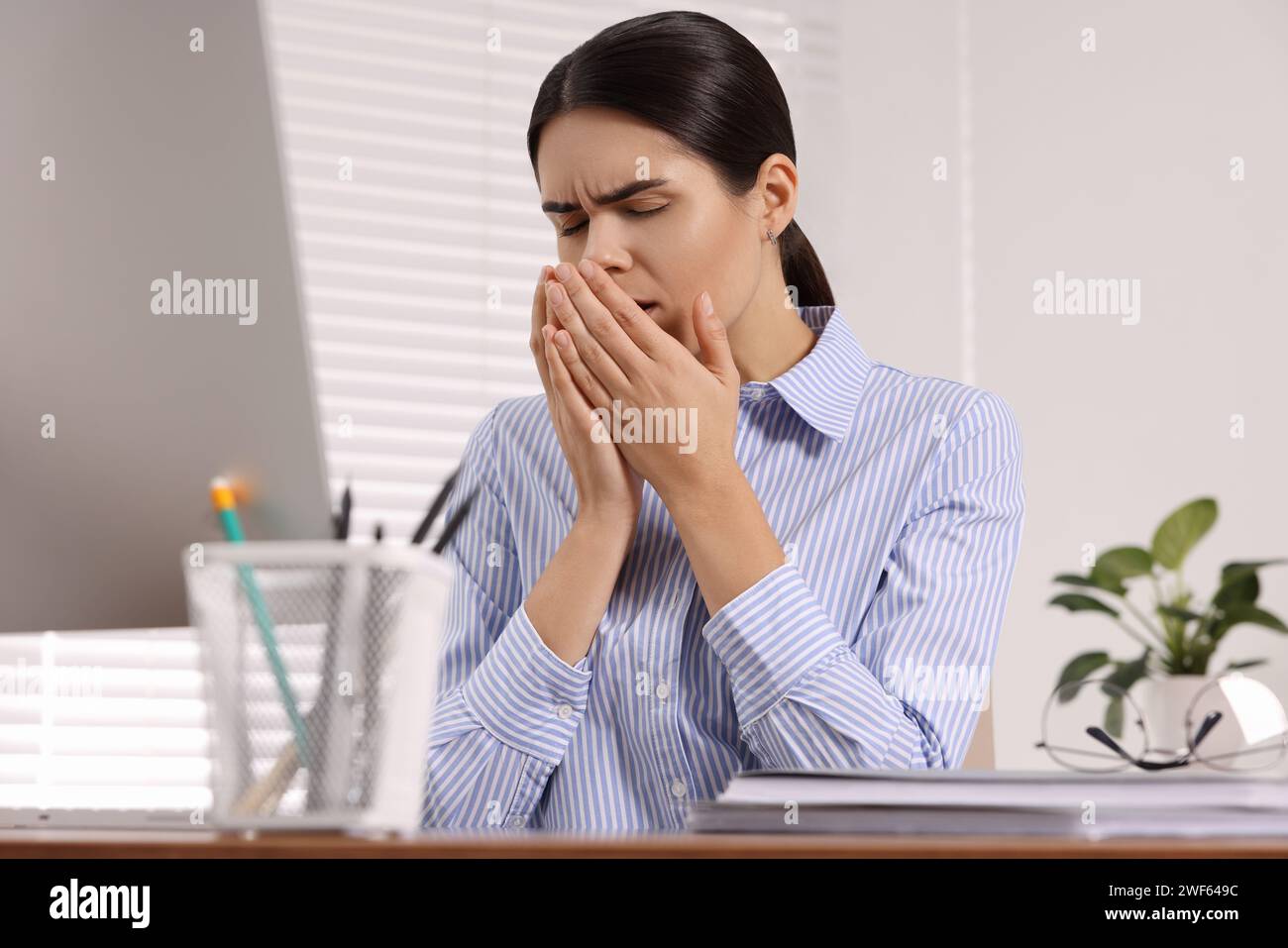 Cough woman coughing in office hi-res stock photography and images - Alamy