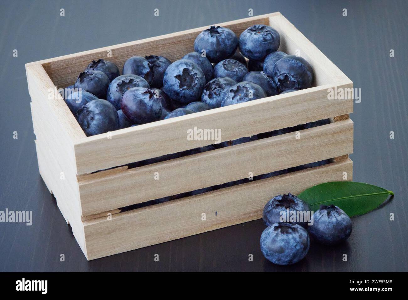 Blueberries in a box hi-res stock photography and images - Alamy