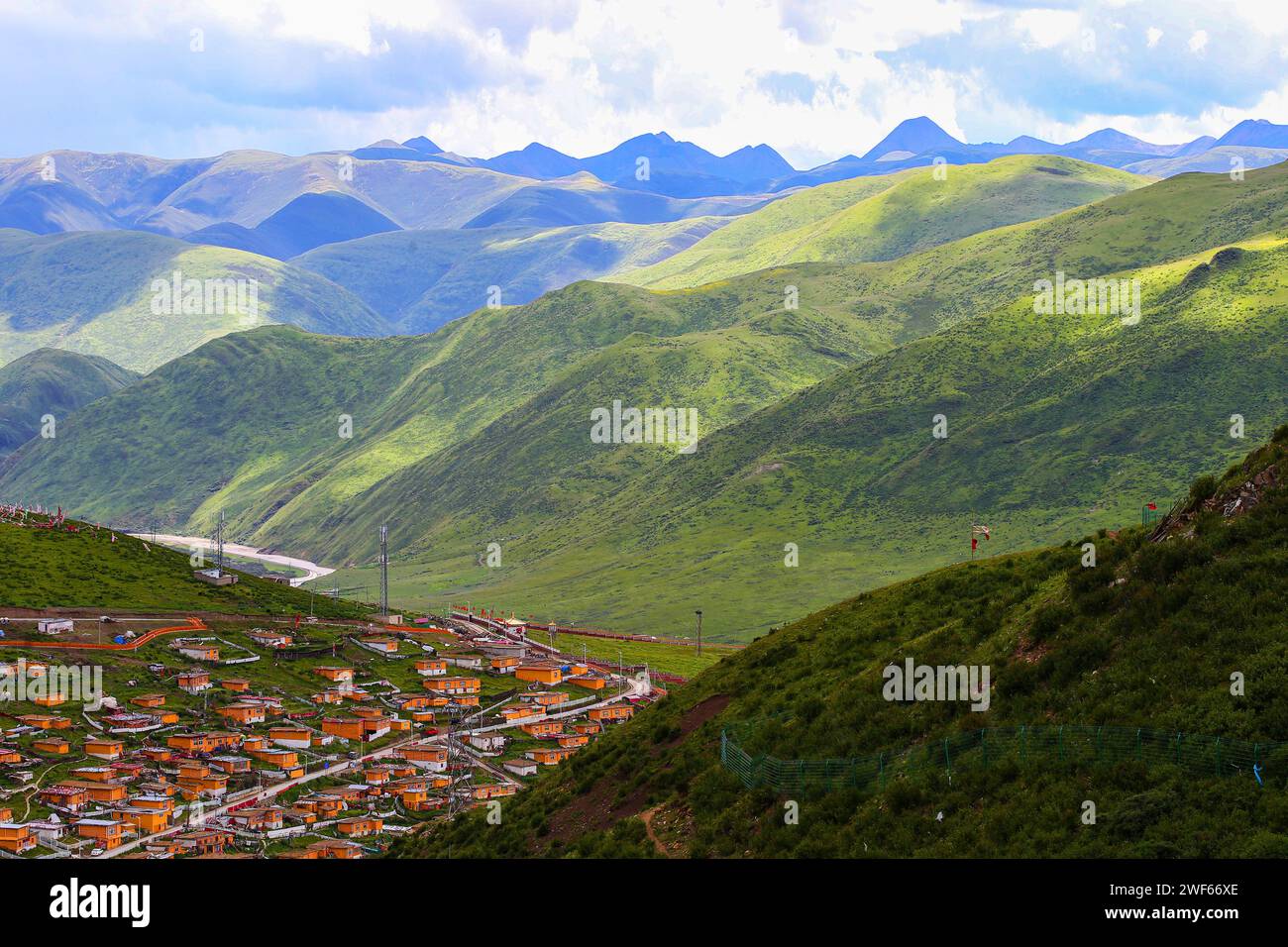 Architecture of Sichuan Sedalaranggou Buddhist Academy Stock Photo - Alamy