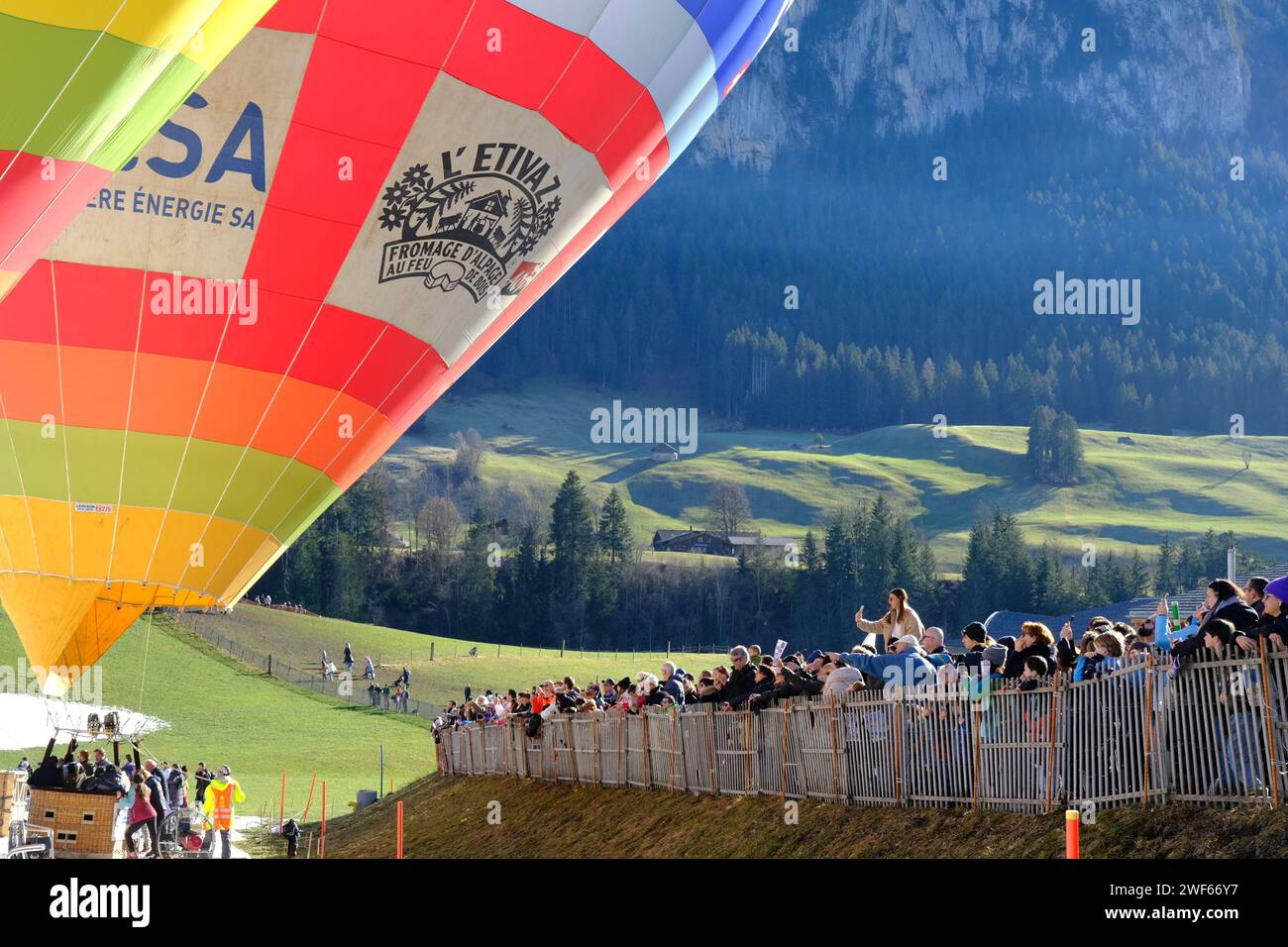 Chateau D'oex. 29th Jan, 2024. Spectators watch a balloon taking off at ...
