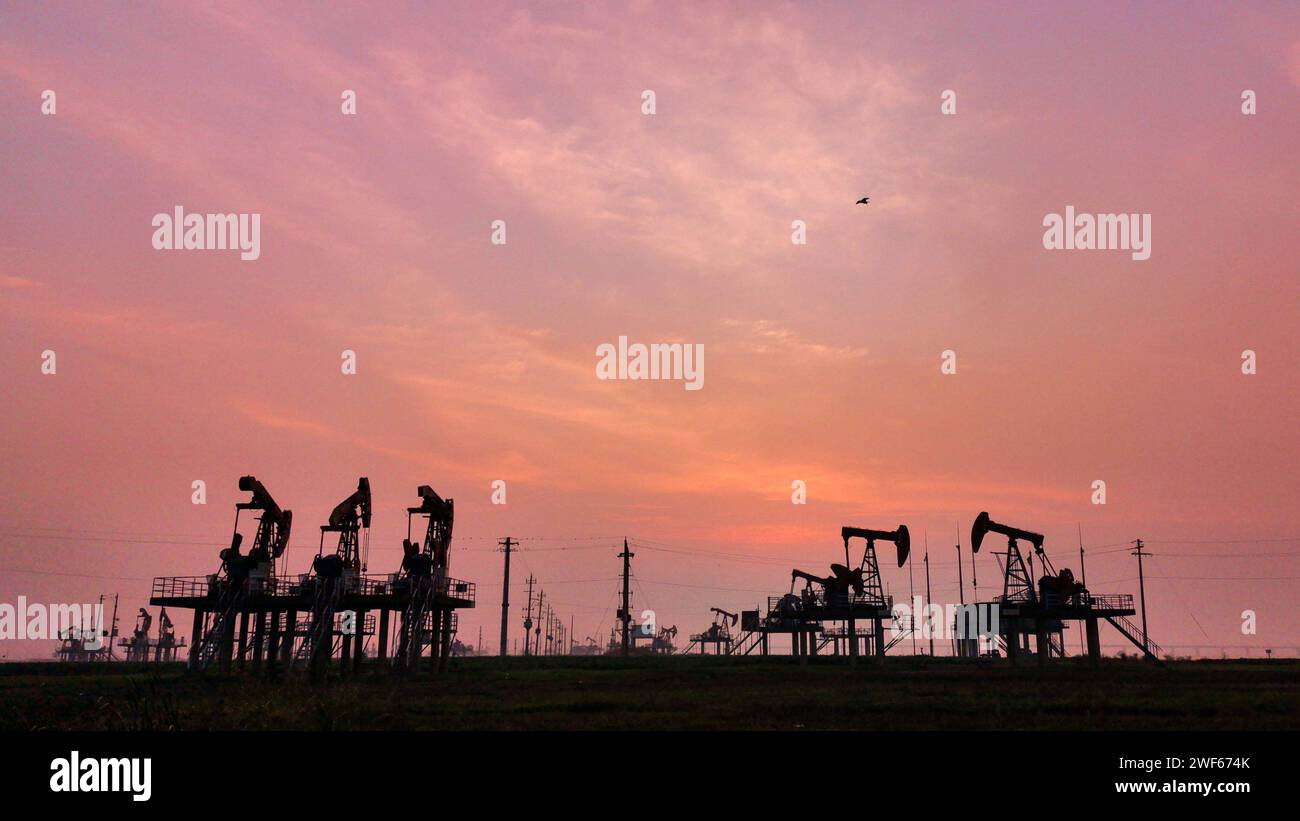 Urban oilfield hi-res stock photography and images - Alamy