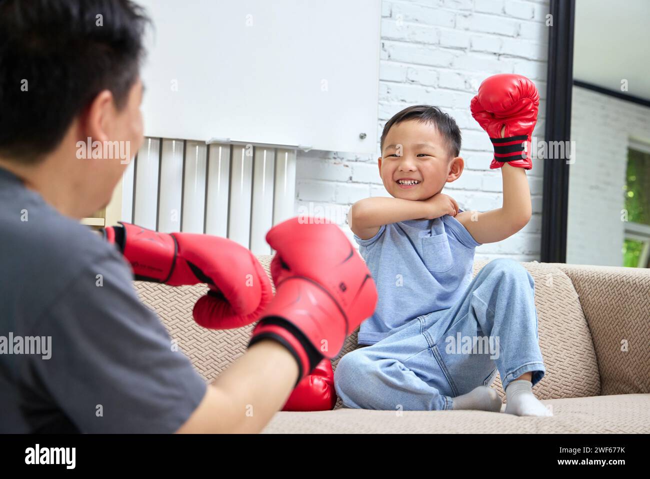 Father training son boxing hi-res stock photography and images - Alamy
