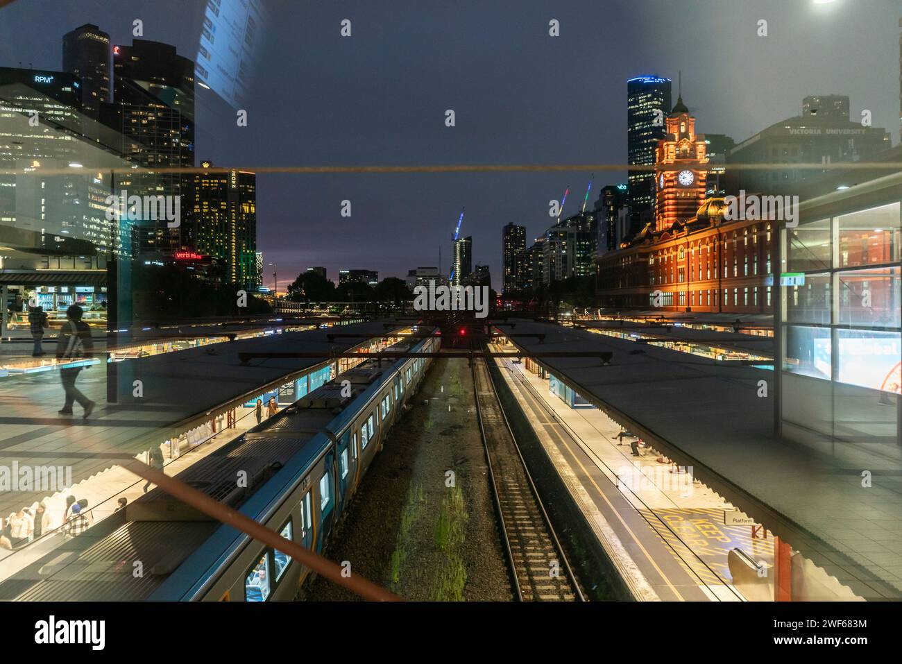 Flinders street station platform melbourne hi-res stock photography and images - Alamy