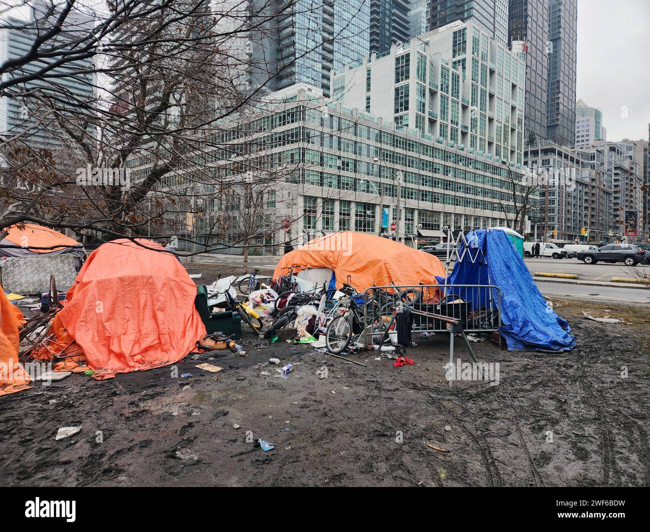 Homeless encampment toronto hi-res stock photography and images - Alamy
