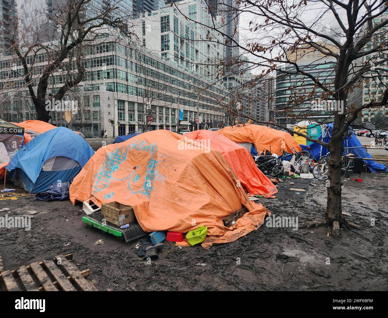 Homeless encampment toronto hi-res stock photography and images - Alamy