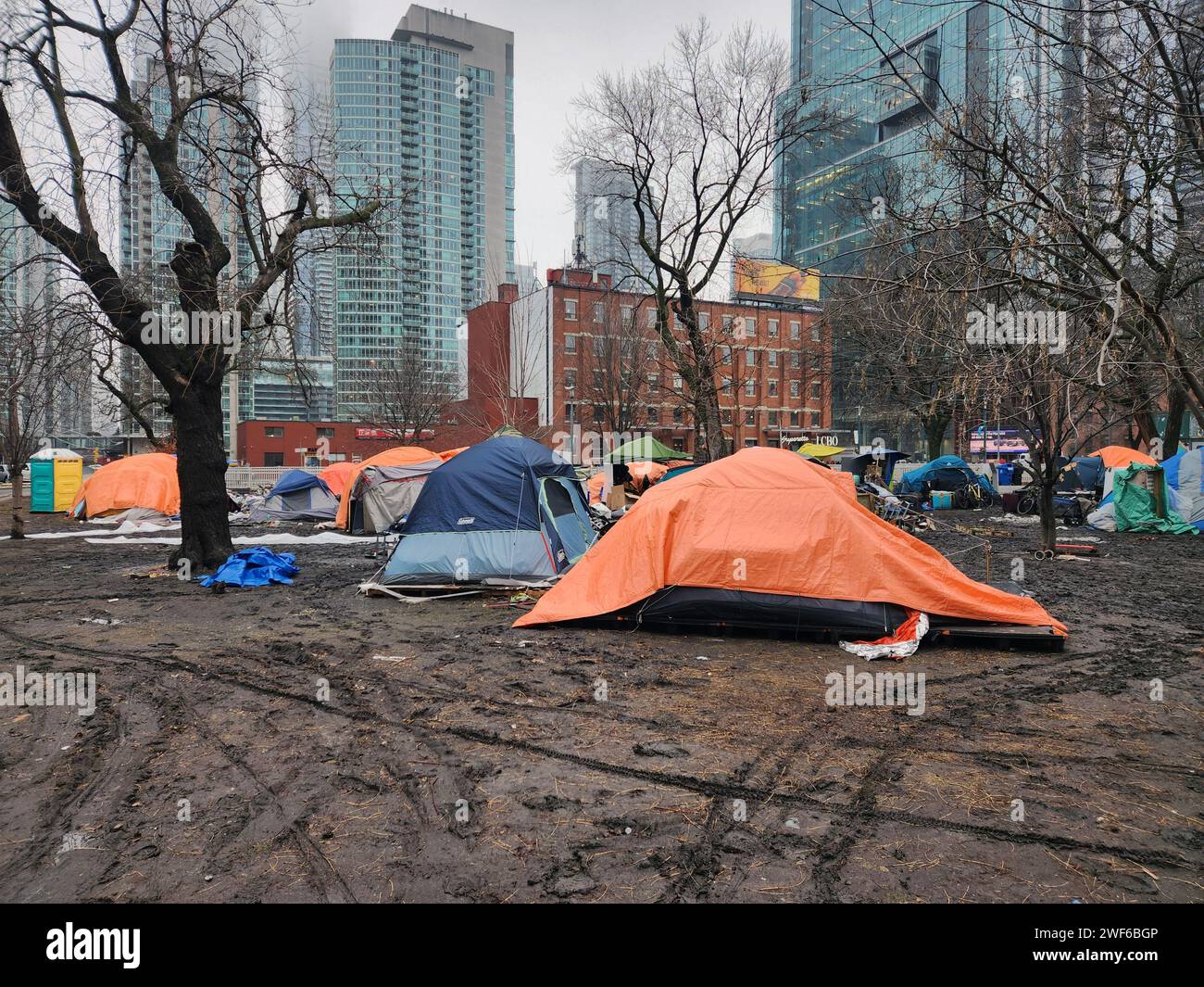 Homeless encampment toronto hi-res stock photography and images - Alamy