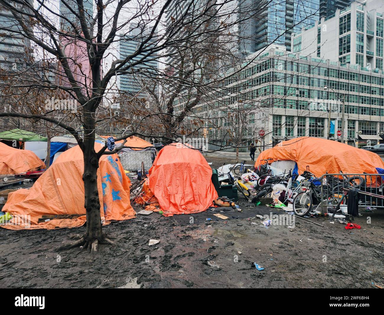 Homeless encampment toronto hi-res stock photography and images - Alamy