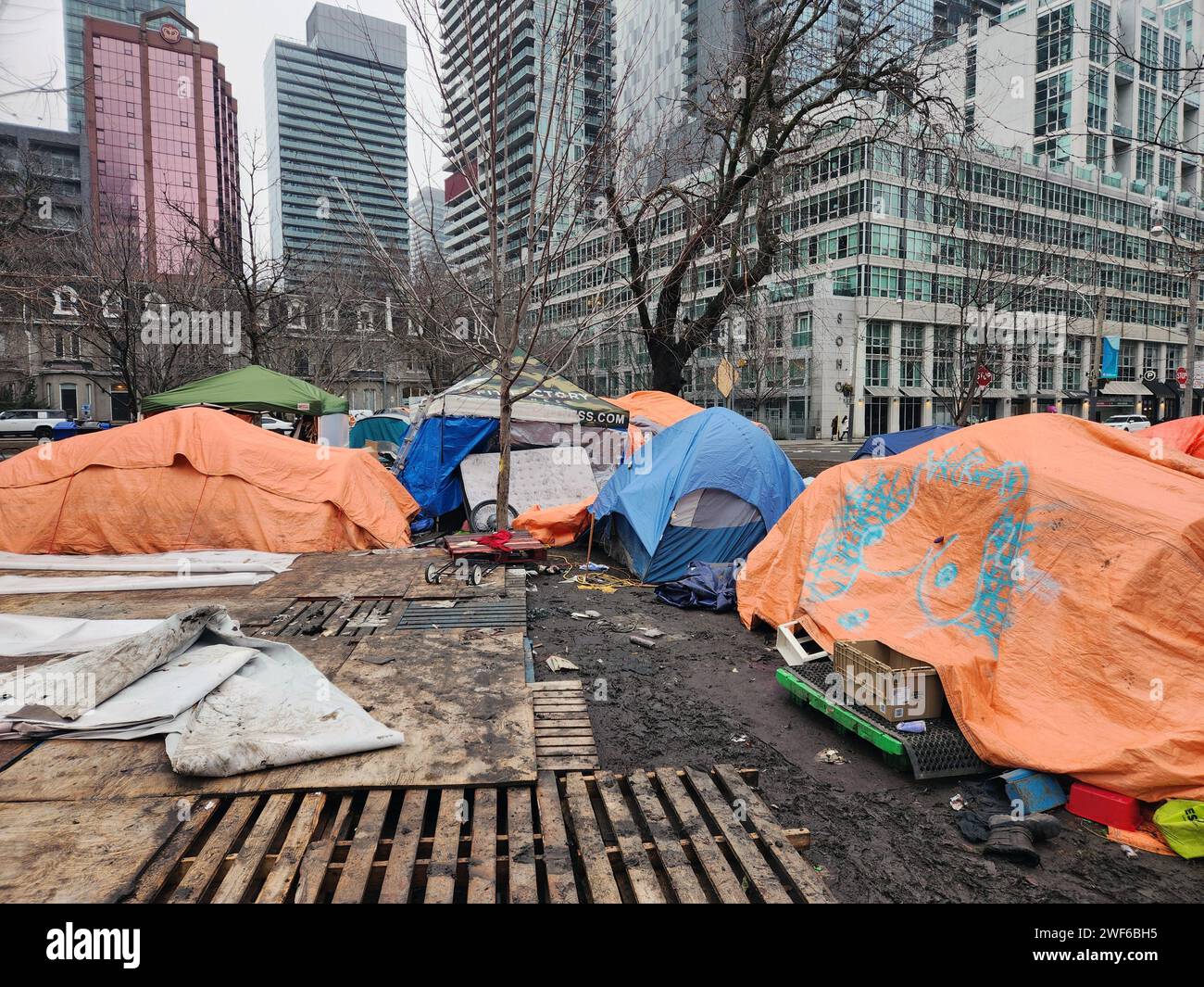 Homeless encampment toronto hi-res stock photography and images - Alamy