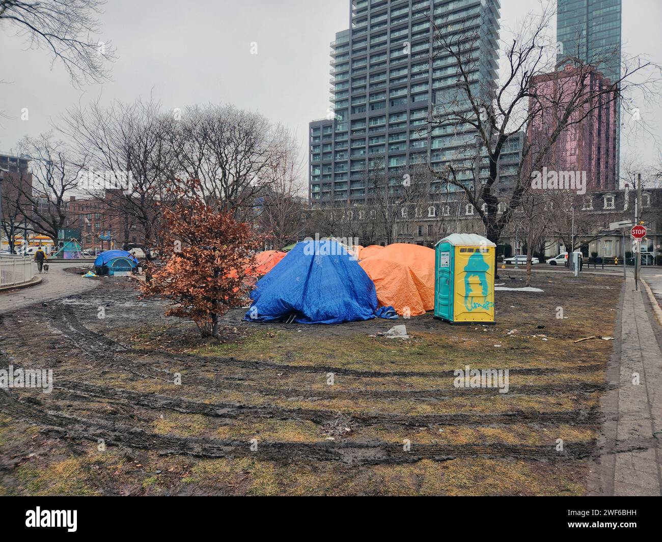 Homeless encampment toronto hi-res stock photography and images - Alamy
