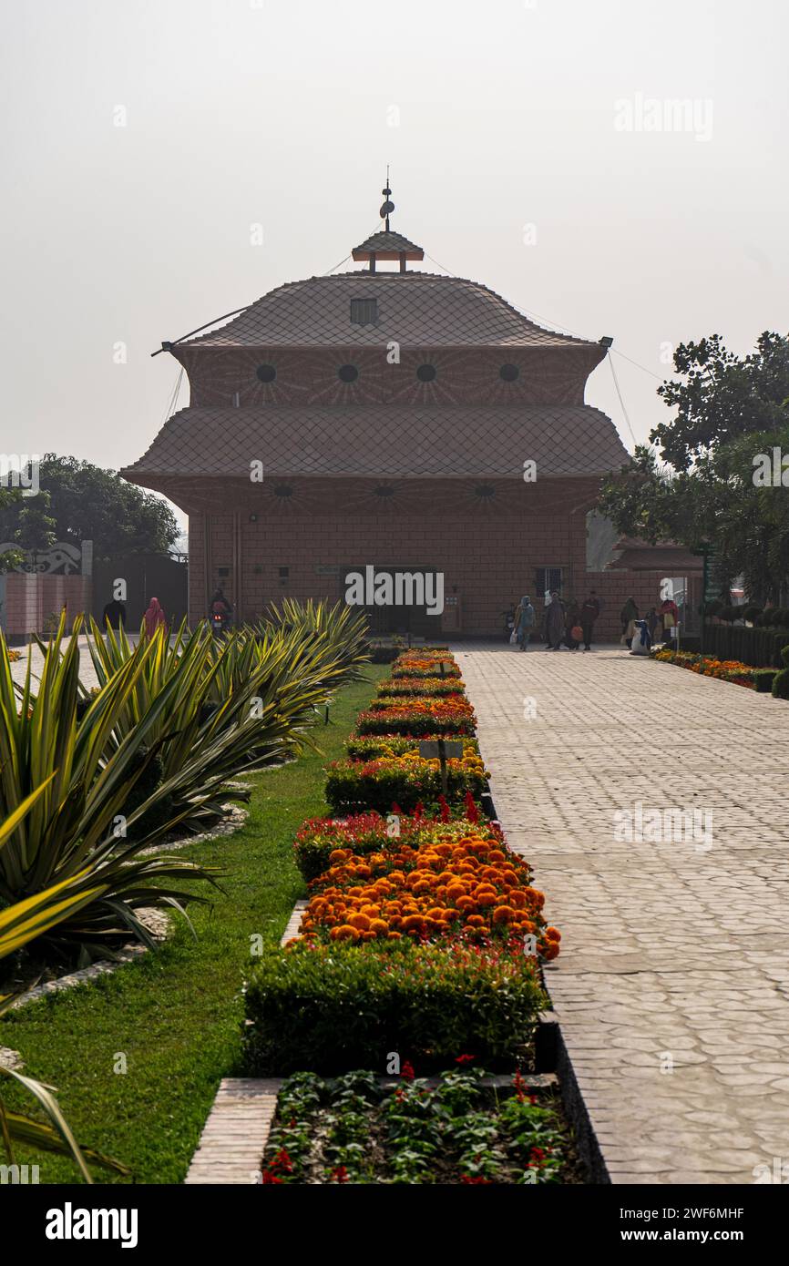 Amusement park bangladesh hi-res stock photography and images - Alamy